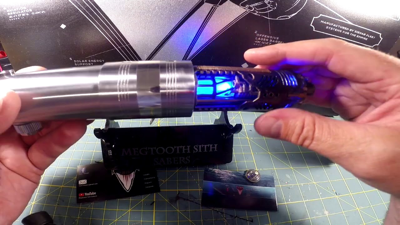Sarmiento ESB Proffie Neopixel Graflex 2.5 w/ Goth3D Knight Chassis and ...