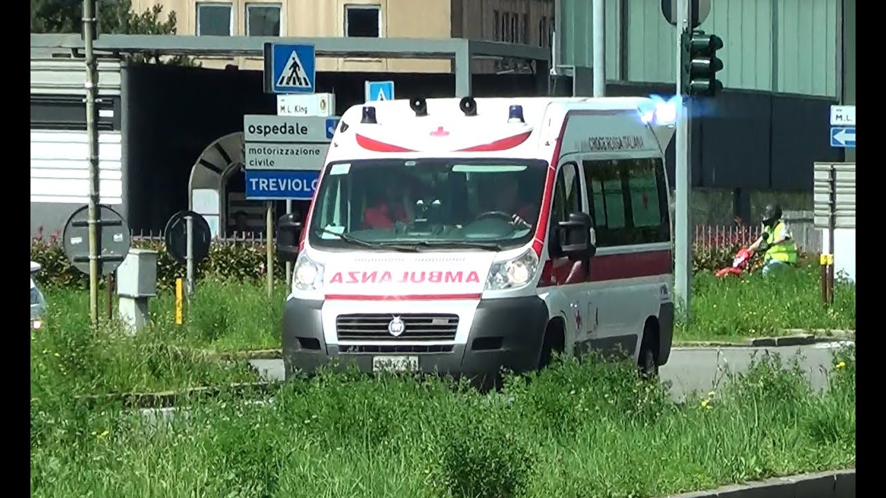 Italian ambulance responding | Bergamo Croce Rossa Italiana ambulanza ...
