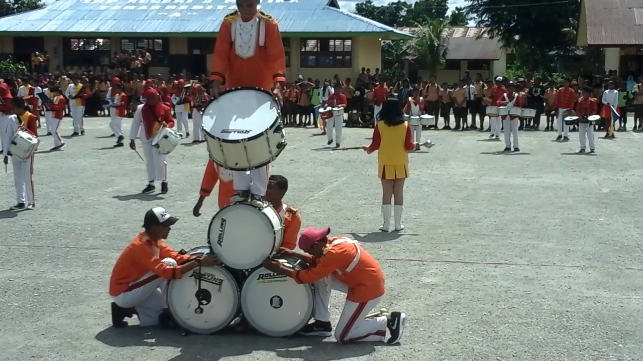 Drum Band SMP Negeri 2 Mimika - YouTube