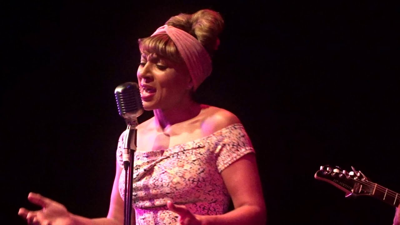 Elle Cato live - "Halo" & "Change is all I need" - YouTube