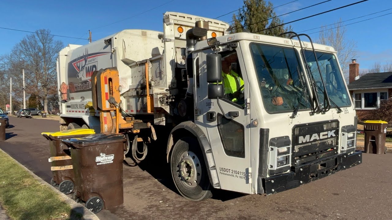 Whitetail Disposal Mack lr labrie automizer with orange logo on ...