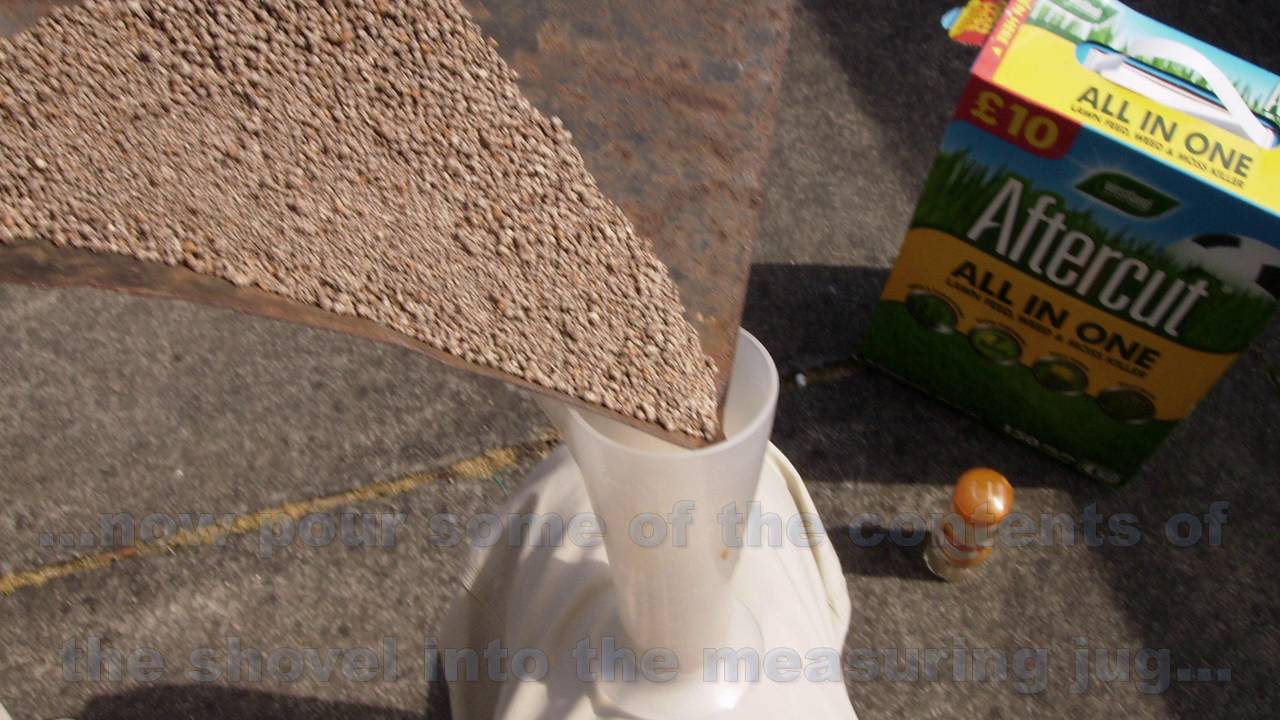 How to apply Lawn Weed and Feed granules - YouTube