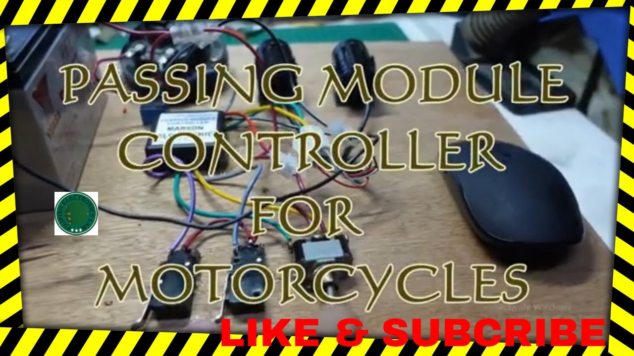 Motorcycles passing lights circuits - YouTube