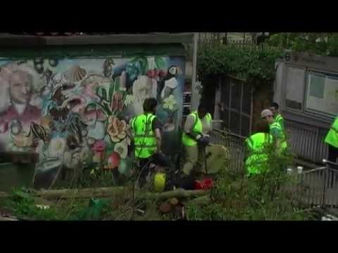 community chain gang at New Leaf West Dulwich - YouTube