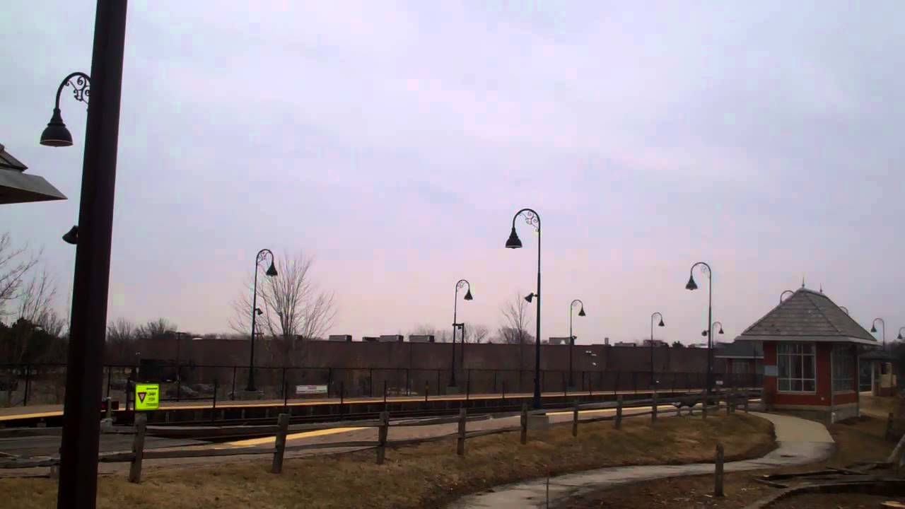 Metra EMD F40PH-3 119 MNCS 111 Buffalo Grove - YouTube