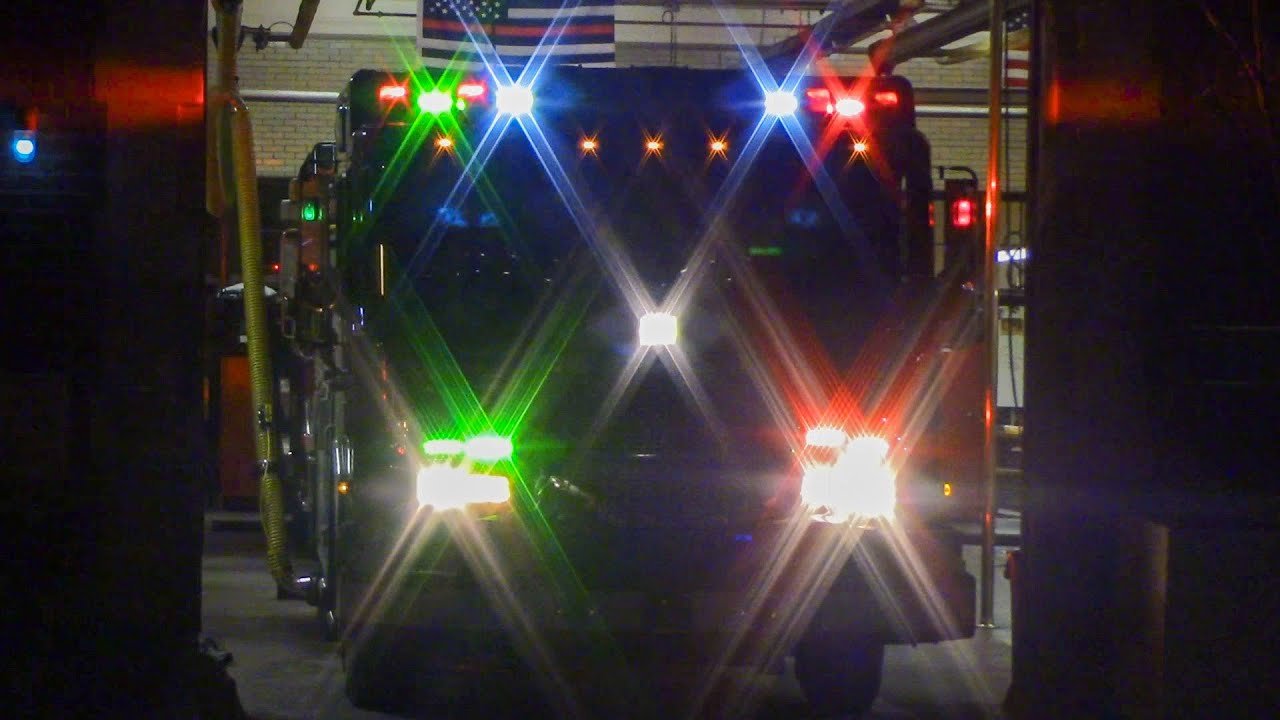 Chicago Fire Dept. Engine 5 Responding - YouTube