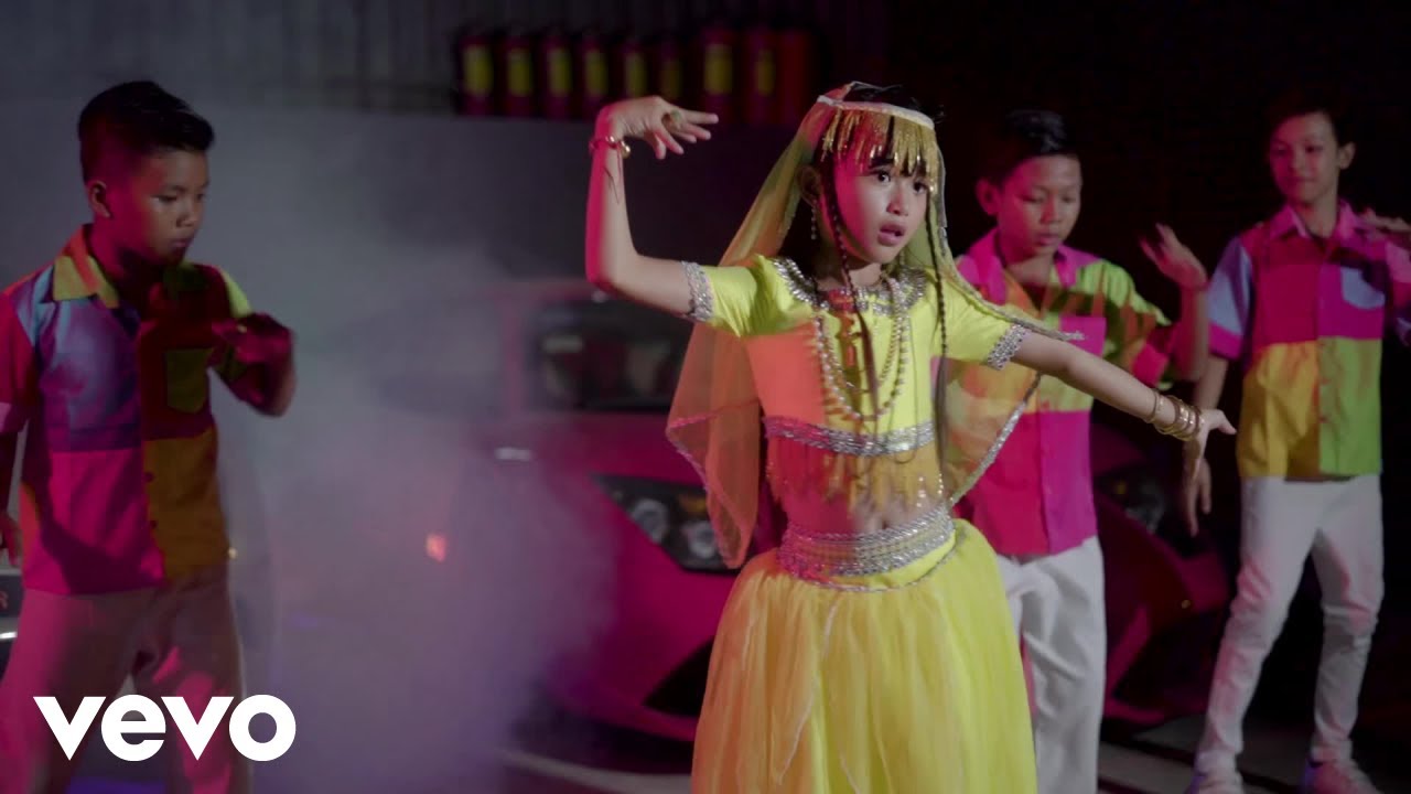 Boty Phen - វិលវិញហើយស្នេហ៏ស្នង - Vil Vinh Hoy Sne Snong - YouTube