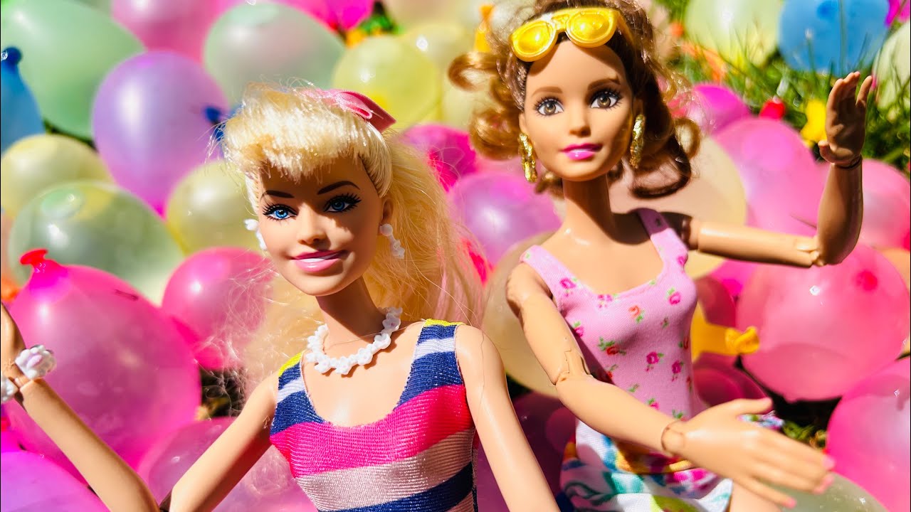 WATER BALLOONS ! Barbie & friends - pool - water fun - floaties ...