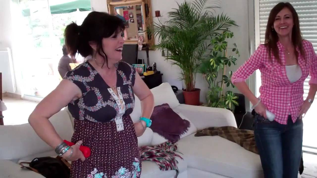 Kellye Huff......Behind the scenes in France - YouTube