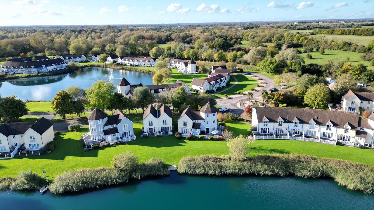 Windrush 41, ‘Kingfisher House’ - Lakeside Holiday Home on Windrush ...