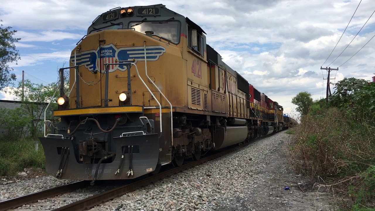 UP SD70M #4221, KCSM SD60 #3800 y UP AC4400CW #7229 local Pedro C al ...