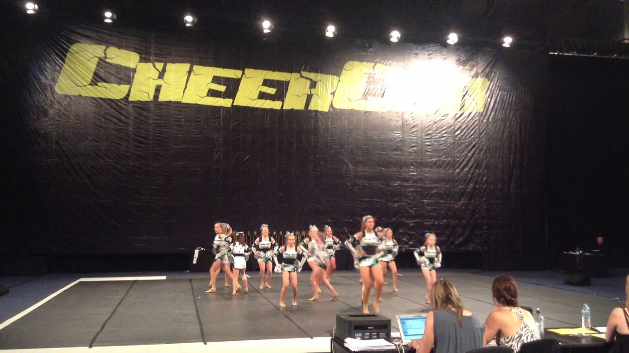 Starlets Cheerleading - Junior Pom @ CheerCon Nationals 2012 - YouTube