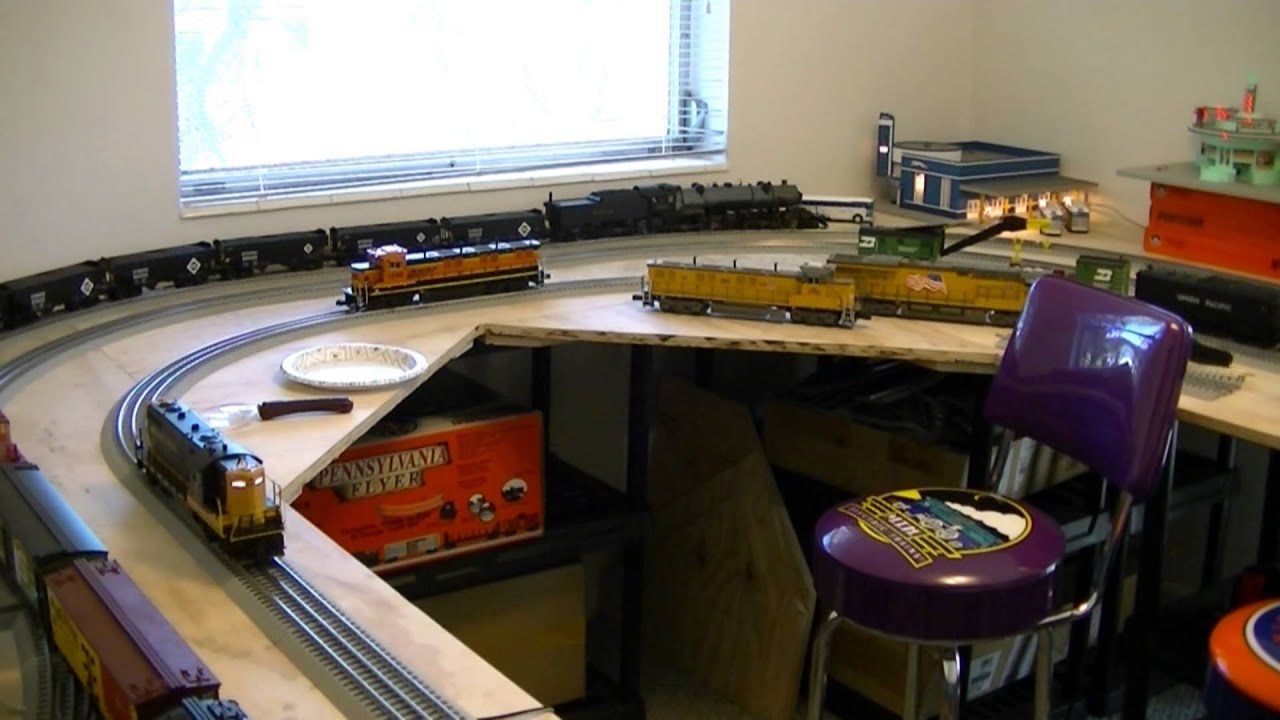 MTH's Premier Triplex & Lionel's Vision Line Hudson - YouTube