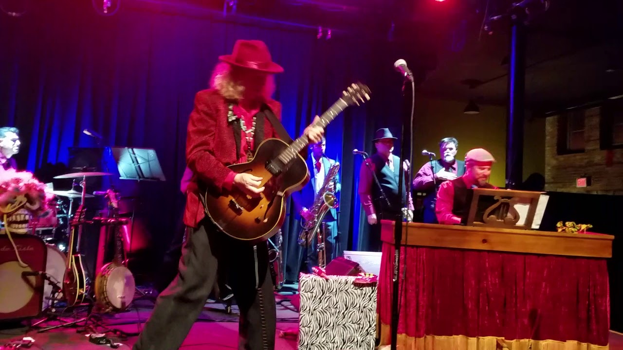 Dr. Sick singing "Carolina Christmas" - Squirrel Nut Zippers - YouTube