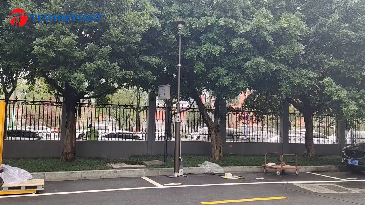 Spindle drive electric telescopic mast - YouTube