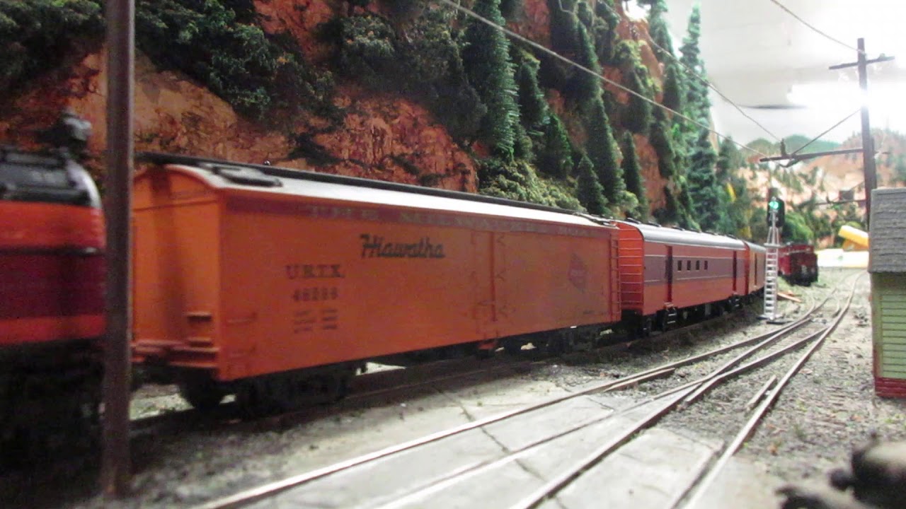 Great Northern Railway: Milwaukee S 3 and bipolar Hiawatha passenger ...