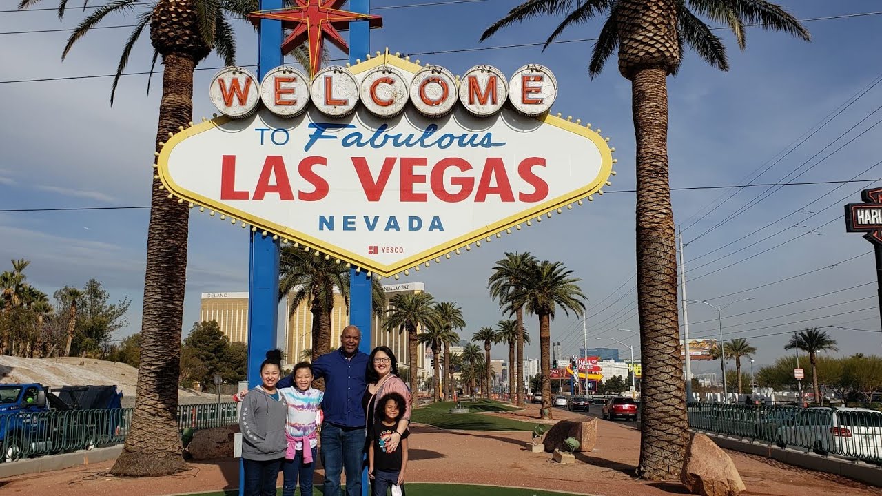 Driving through Vegas 2022. - YouTube