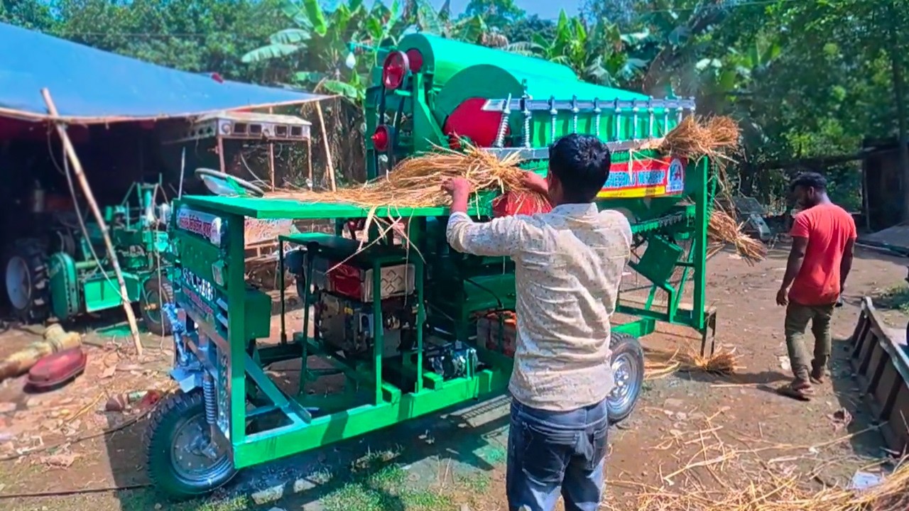 ধান মাড়াই করে ধানের খড় আস্ত থাকে || New Thresher Machine - YouTube