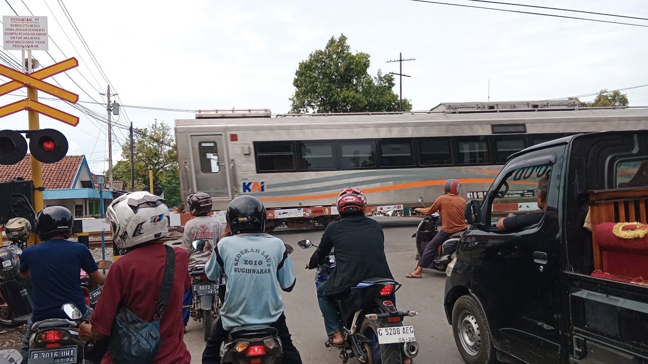 Kereta Api SEMBRANI Rangkaian Belang PART 2 - YouTube