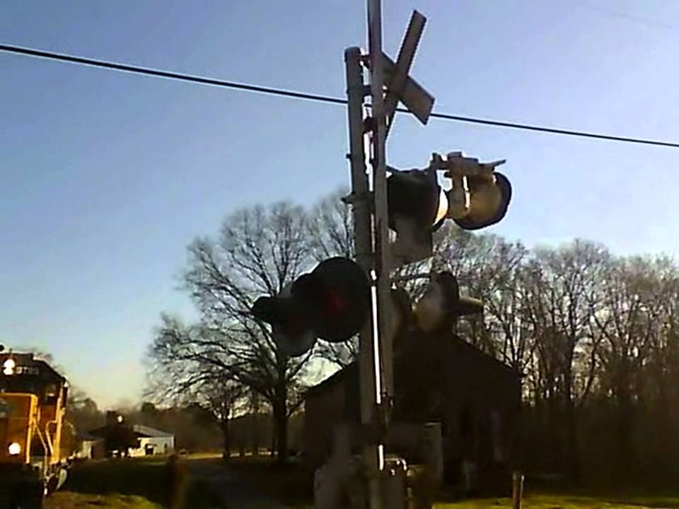 Damaged Railroad Crossing Guard Lights - YouTube
