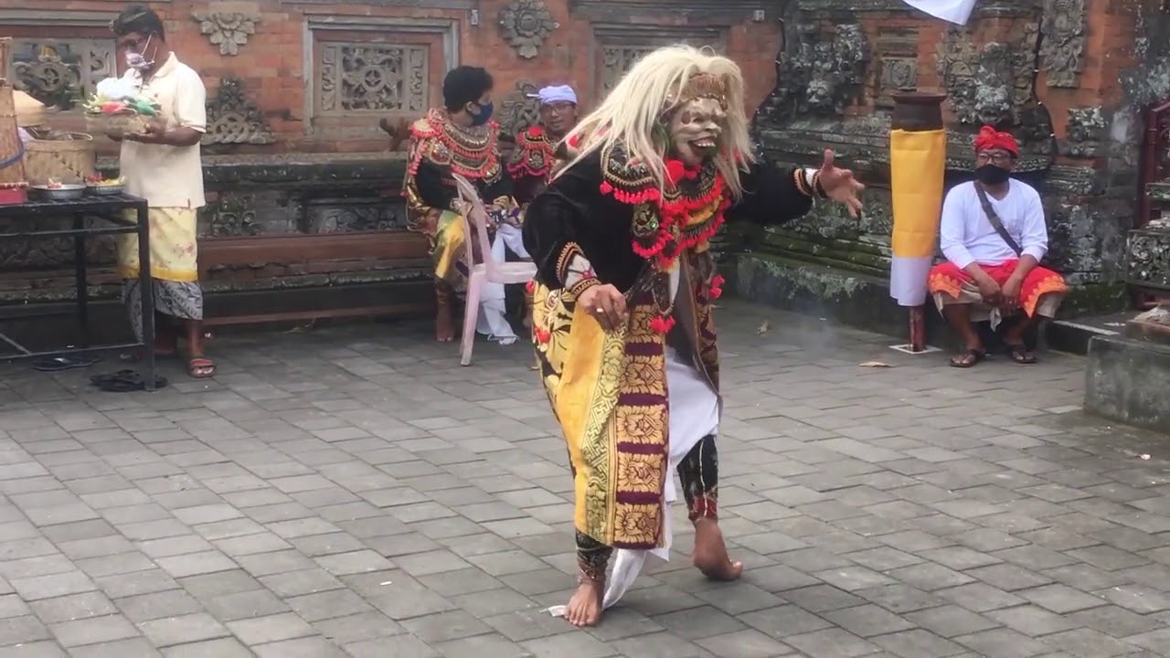 Topeng Sidakarya, by Ida Bagus Anom - YouTube