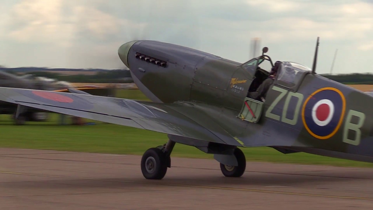 Spitfire Tail Chase At Flying Legends 2017 - YouTube