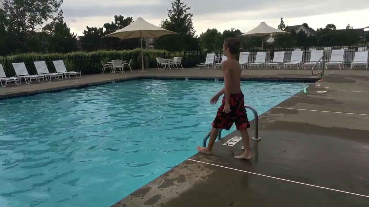kid in pool EPIC FAIL - YouTube