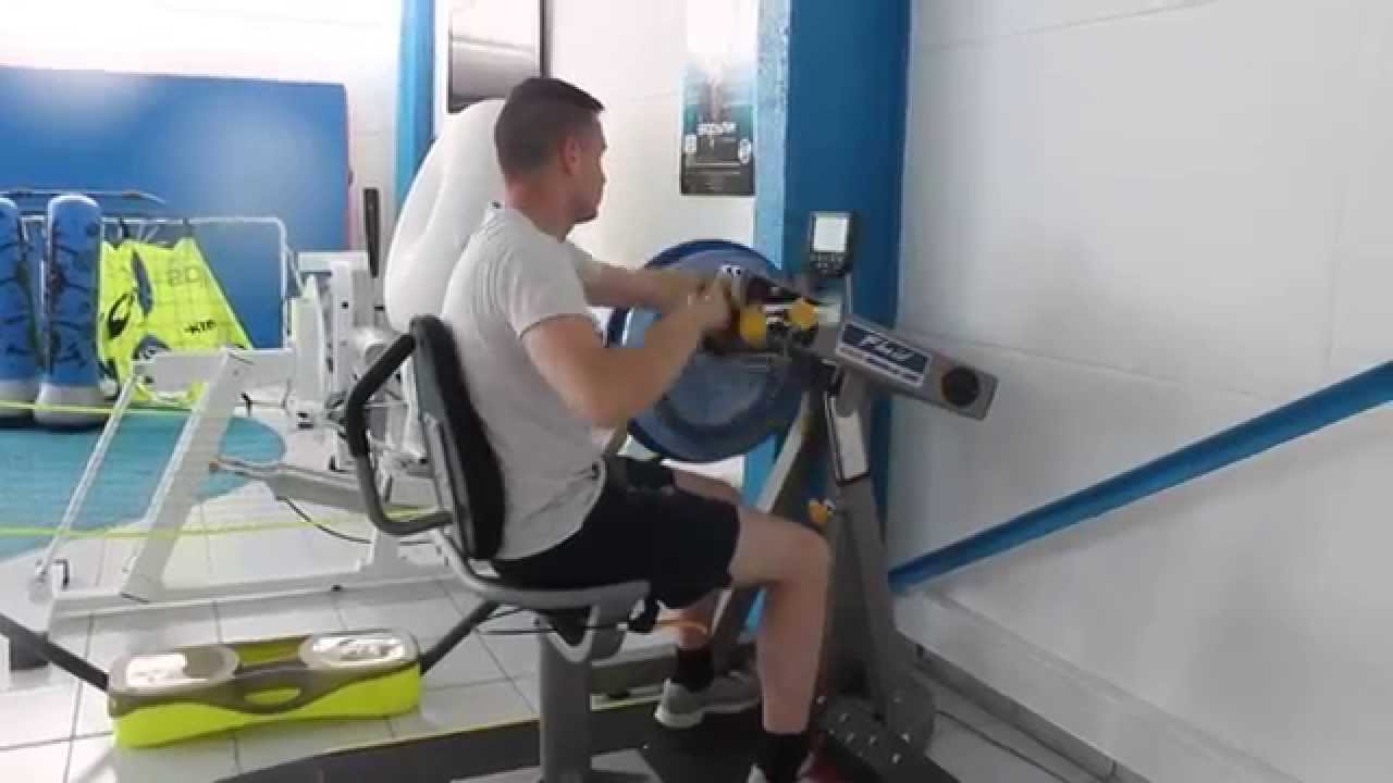 Travail cardio sur vélo cyclo ergomètre à bras - YouTube