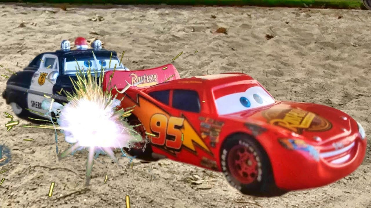 Disney Pixar Cars Lightning Mcqueen Cars 3 Toy Police Chase Fun Kids ...