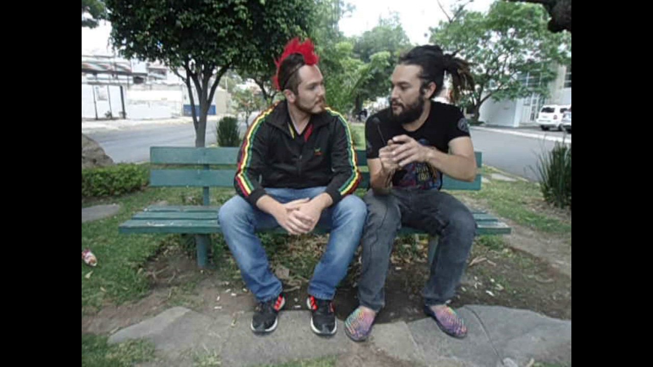 Plastiko Akuaman vocalista entrevista Pt1 - YouTube