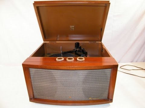 Magnavox Stereo Vintage Record Player Phonograph