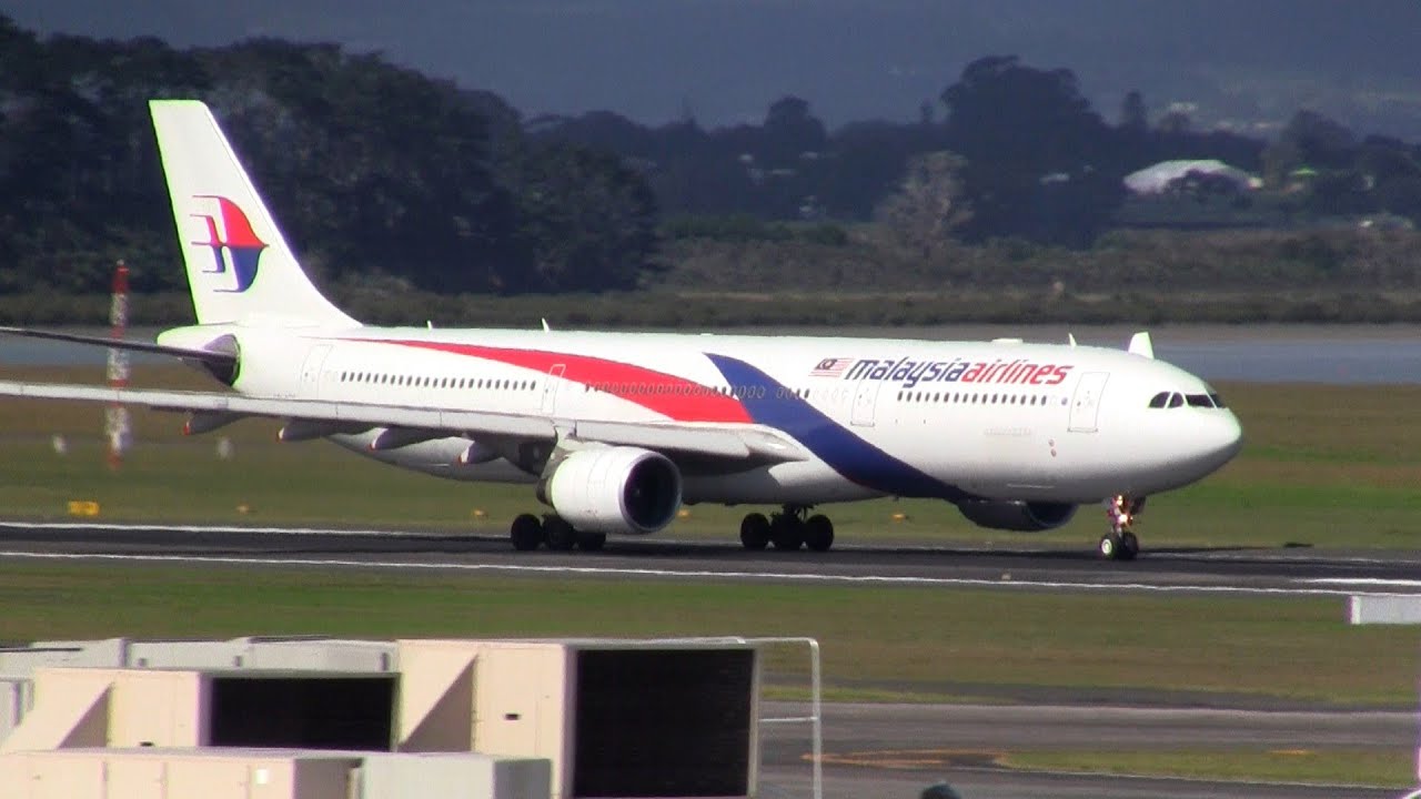 Malaysia Airlines Airbus A330-300 Takeoff Auckland Airport - YouTube