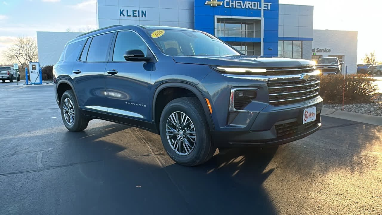 2025 Chevrolet Traverse FWD LT Clintonville, Shawano, New London ...