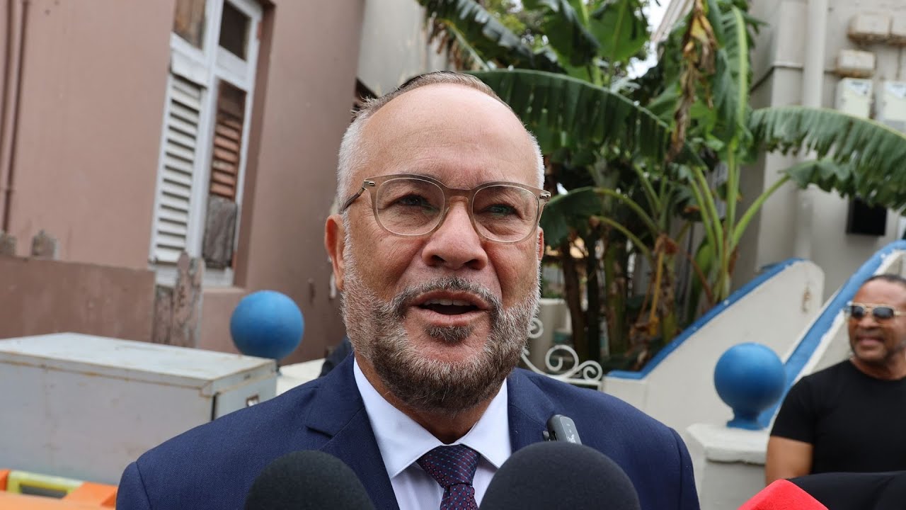 Mike de Meza (AVP): Ta lamenta cu ambtenaar kier sinta riba stoel ...