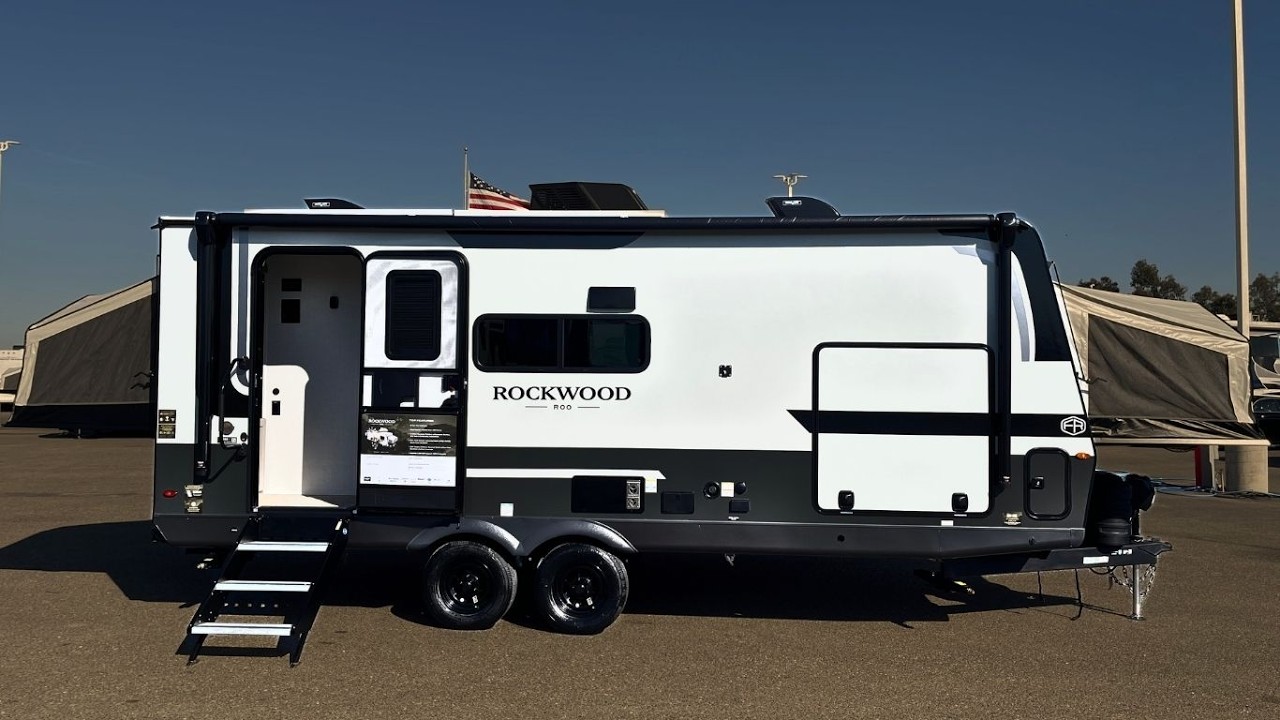 This Camper Expands and Create a Huge Space Inside To Live and Sleeps ...