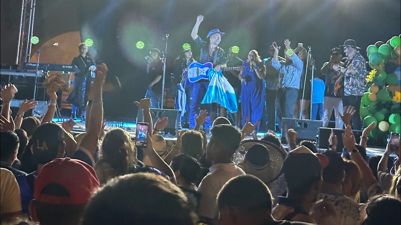 Polache En El Pueblo Español De Barcelona - YouTube