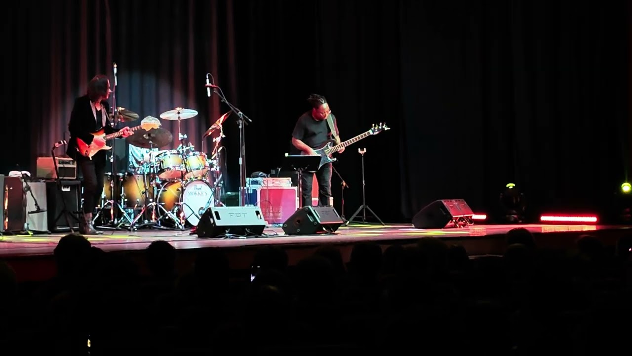Robben Ford and the Dragon Tales Band November 30th, 2024 Chords - Chordify