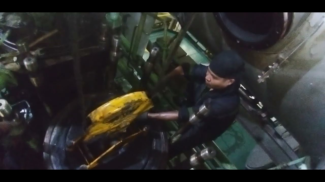 sulzer piston pull out. - YouTube