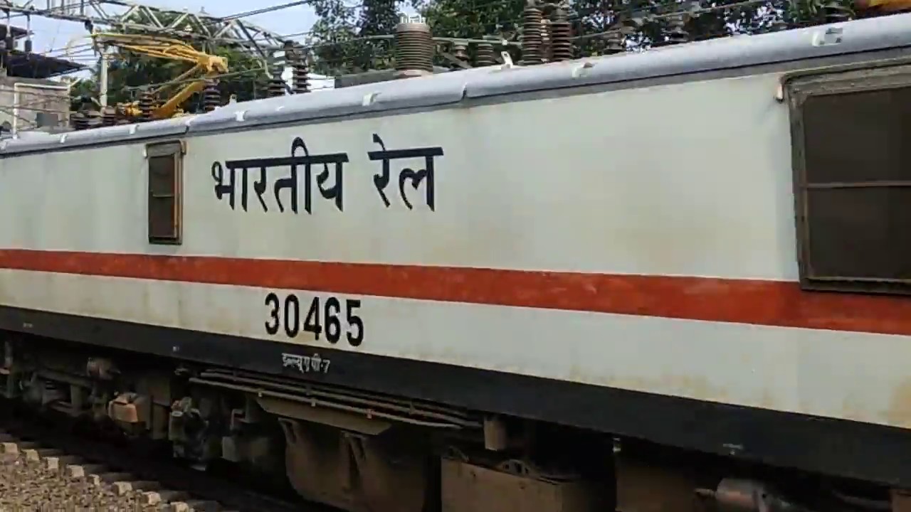 WAP 7 helping new painted WCAM 2 WAP 7💪 - YouTube