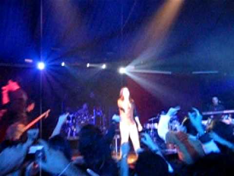 K&H CRAZY FANS IN CONCERT, LONDON VERY FUNNY! - YouTube