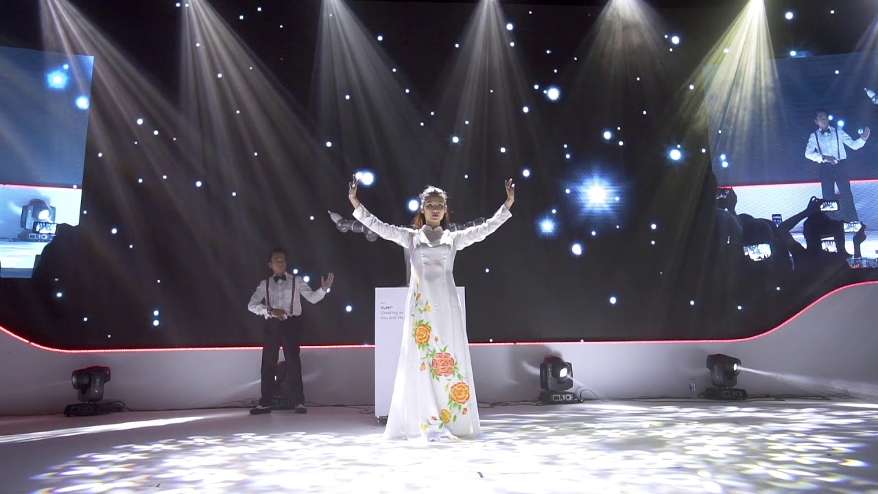 YuMi dancing on ABB’s 25th anniversary in Vietnam - YouTube