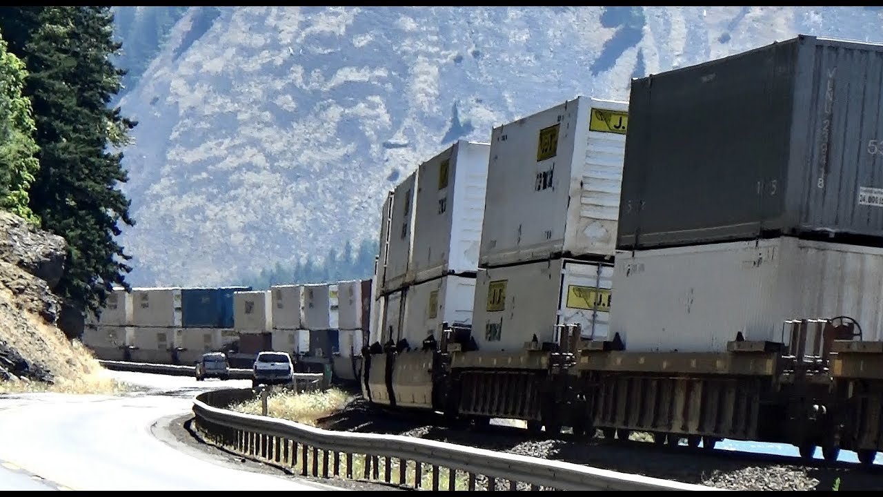 BNSF and CSX power brings intermodal containers through Columbia River ...