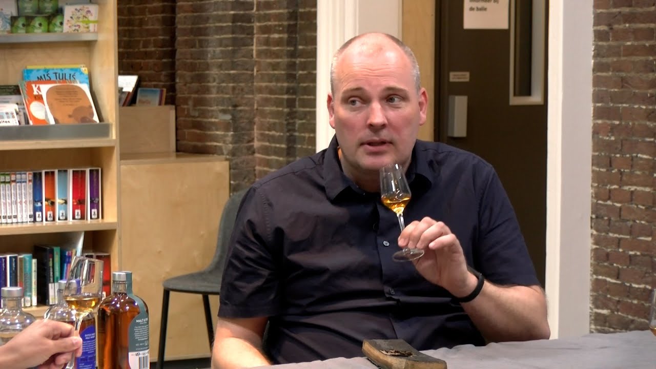 De dag van de Whisky: Paul den Dulk maakt whisky en gin in micro ...