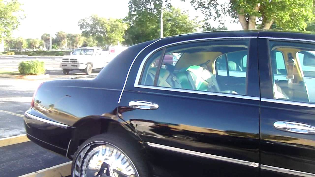 LINCOLN TOWN CAR ON DEM 26" DUB FLOATERS!!! - YouTube