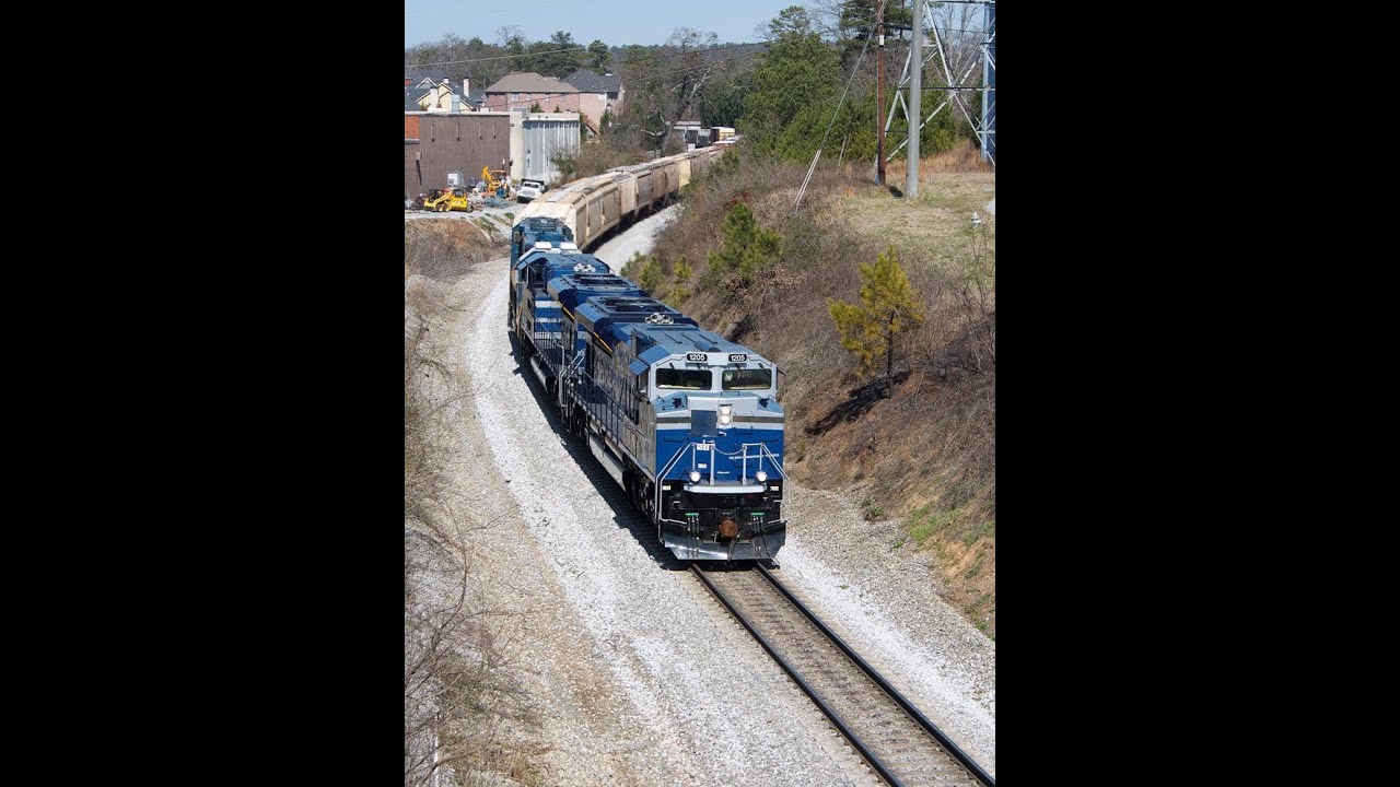 EMDX SD70ACe's 1205 & 1204 lead CSX Q541 at Atlanta Road in Vinings,GA ...