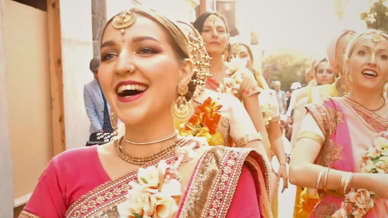 Amazing Bol Hari Bol Hare Krishna kirtan - best kirtan hare krishna ...