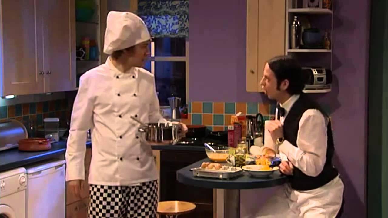 Extra English episode 4 Hector looks for a job (part2) - YouTube