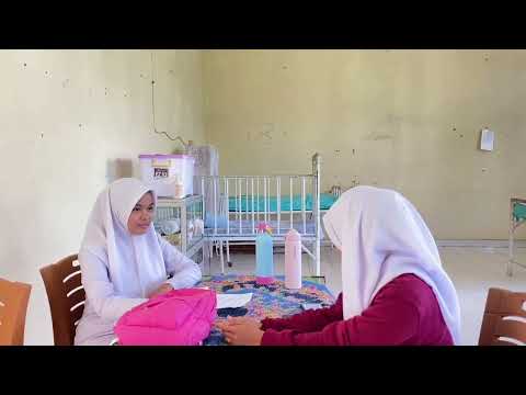 Role Play: Explaining Symptoms At a Clinic (lokal B)1.alya putri finanda (P)2.Maya Khairani (D)