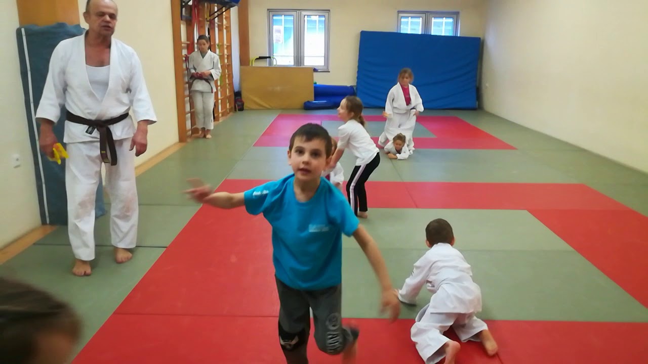 Baby judo trenink - YouTube