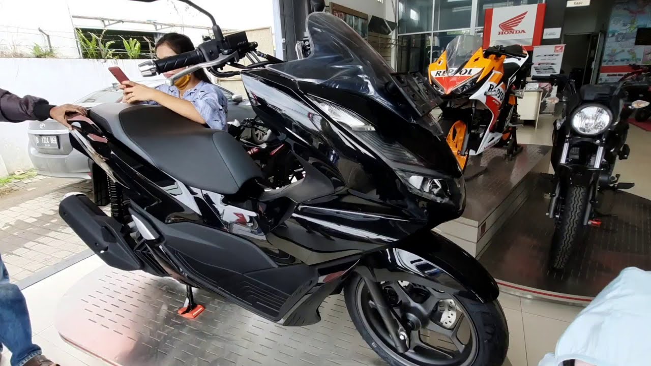 HONDA NEW PCX 160 ABS WARNA HITAM - YouTube